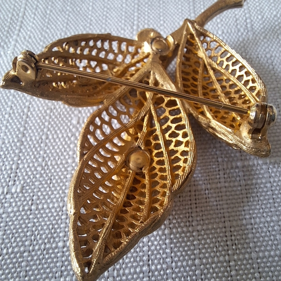 BSK | Jewelry | Bsk Brooch Vintage 6s Open Work Goldtone Leaf Pin ...